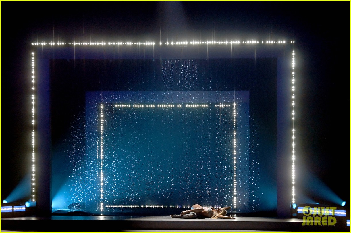 Victoria Monet Pays Tribute to Michael Jackson with Matching White Suit ...