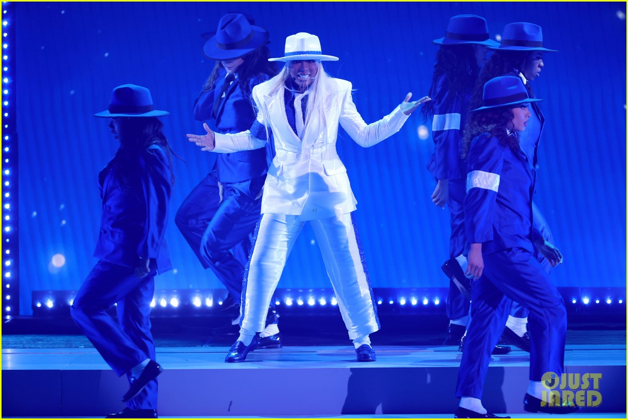 Victoria Monet Pays Tribute to Michael Jackson with Matching White Suit ...