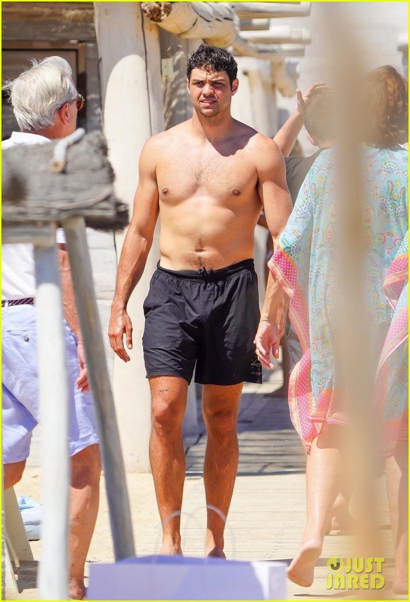 Noah Centineo Enjoys Some Beach Time in Saint-Tropez: Photo 5055900 ...