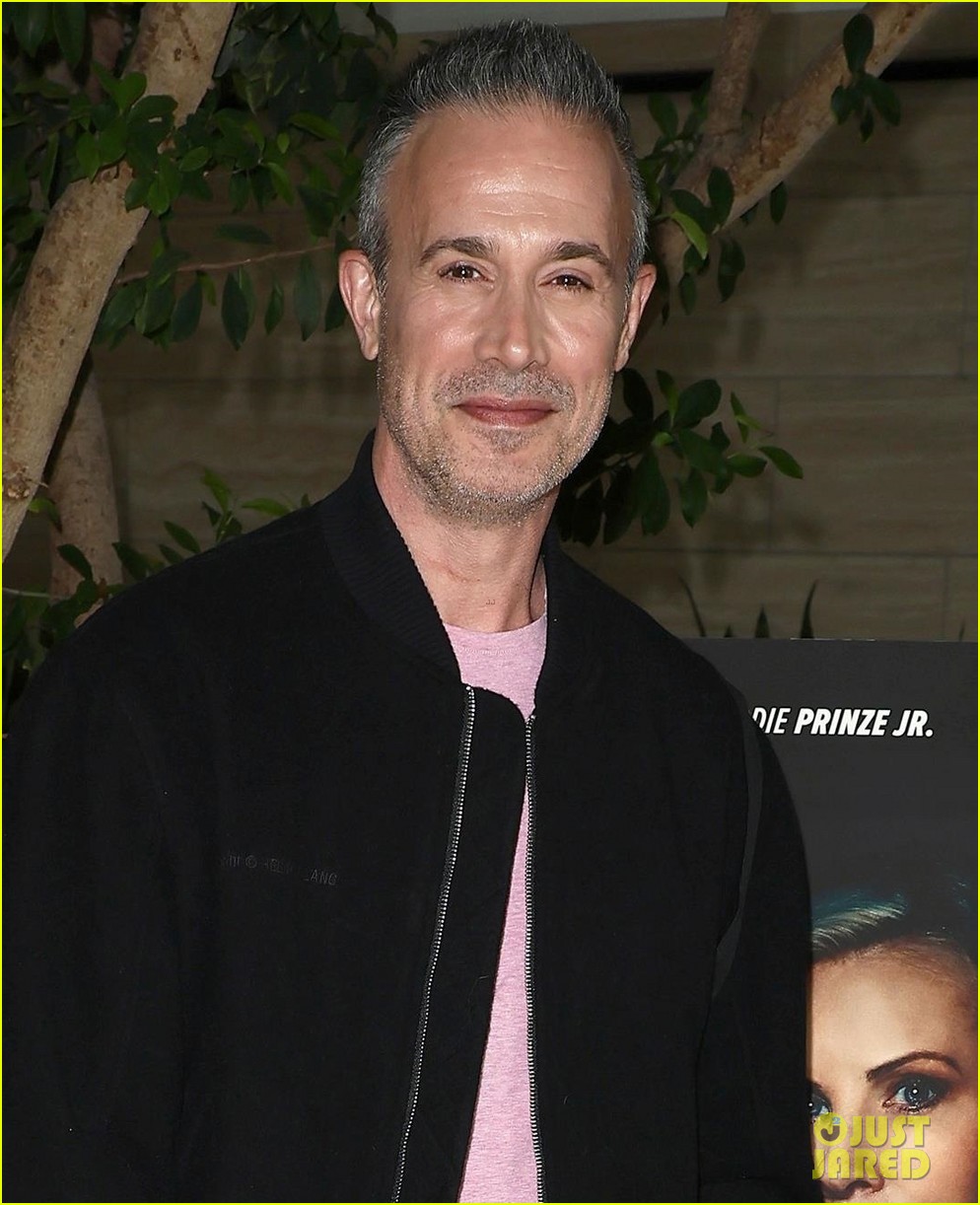 Freddie Prinze Jr. & Sarah Michelle Gellar Make Red Carpet Appearance ...