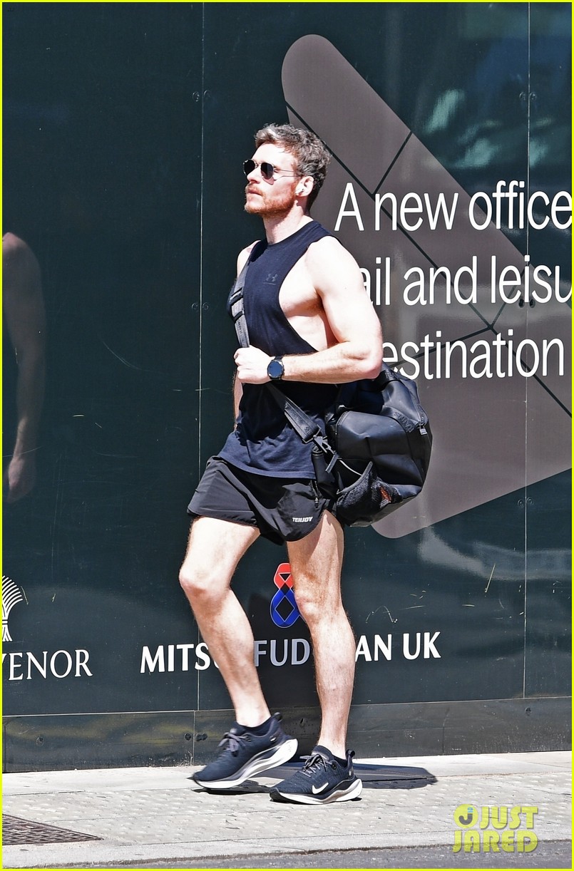 Richard Madden Shows Off His Jacked Arms During Rare Outing in London ...
