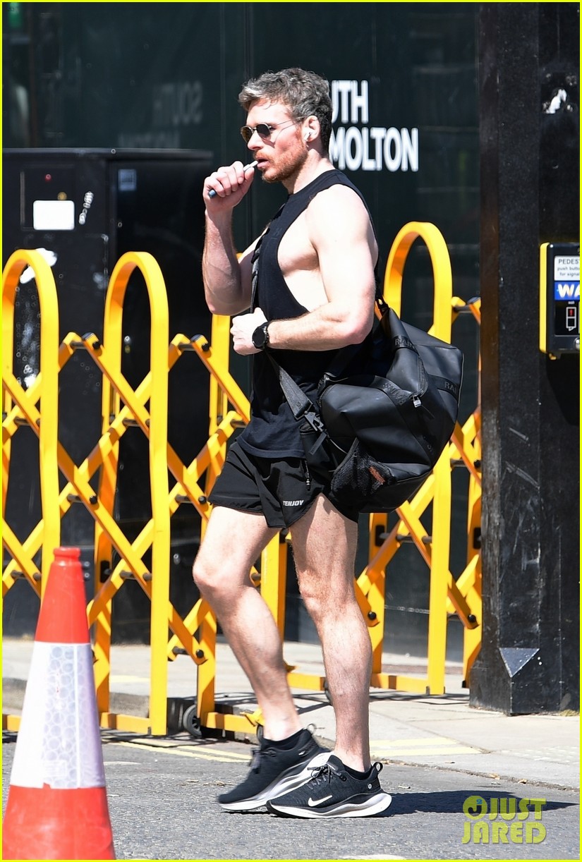 Richard Madden Shows Off His Jacked Arms During Rare Outing in London ...