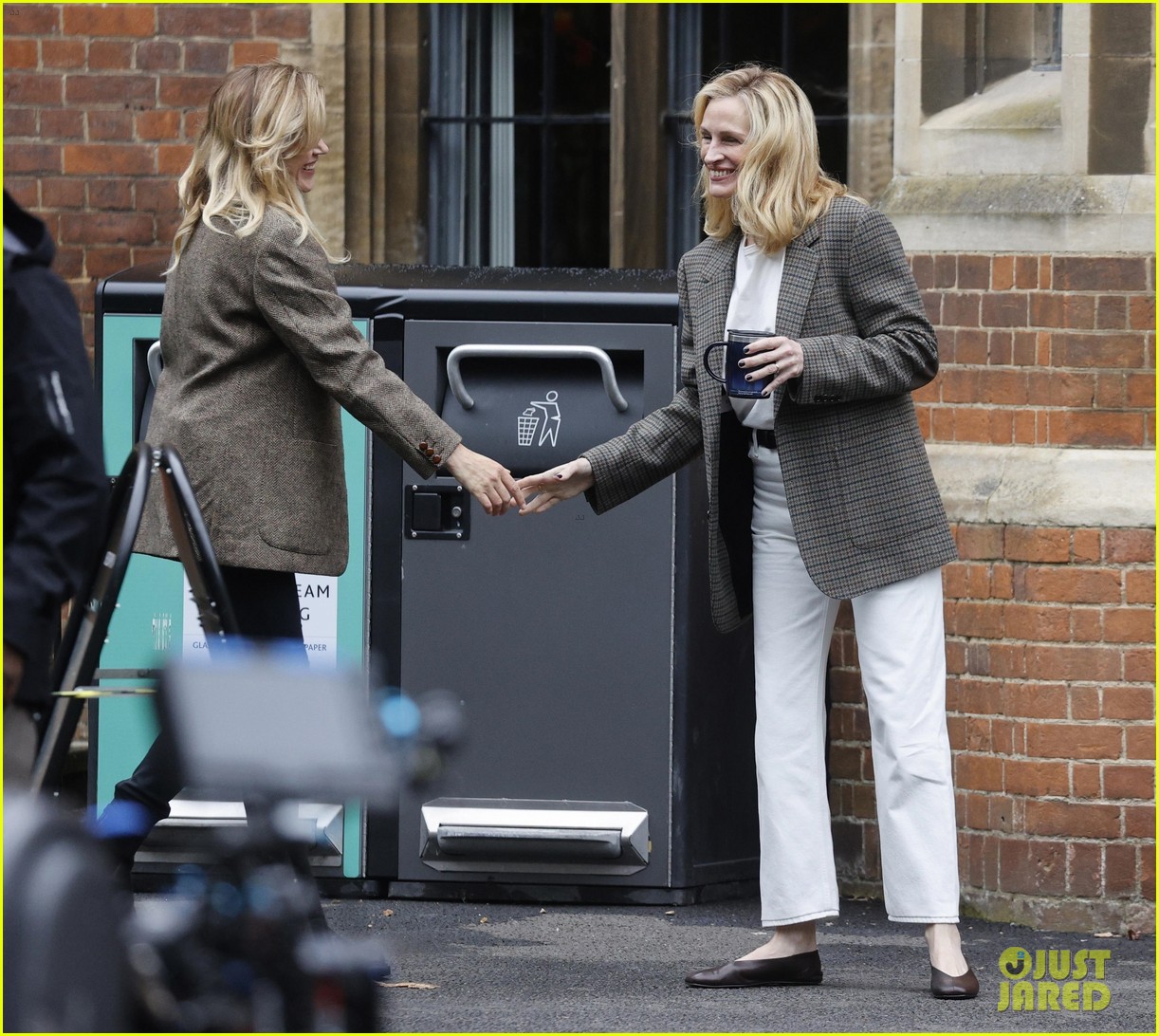 Julia Roberts Debuts New Blonde Hair as She Begins Filming 'After the ...