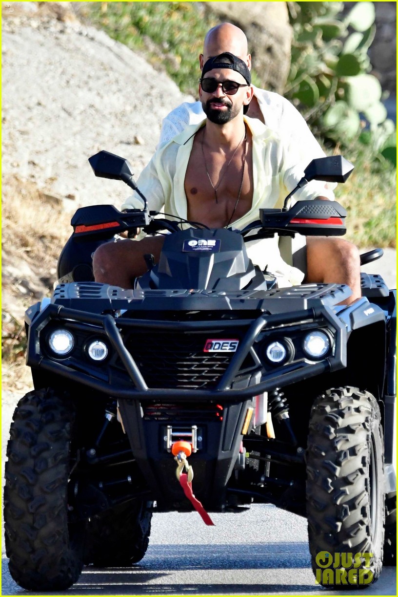 Soccer Star Mohamed Salah Bares Ripped Body at the Beach in Greece ...