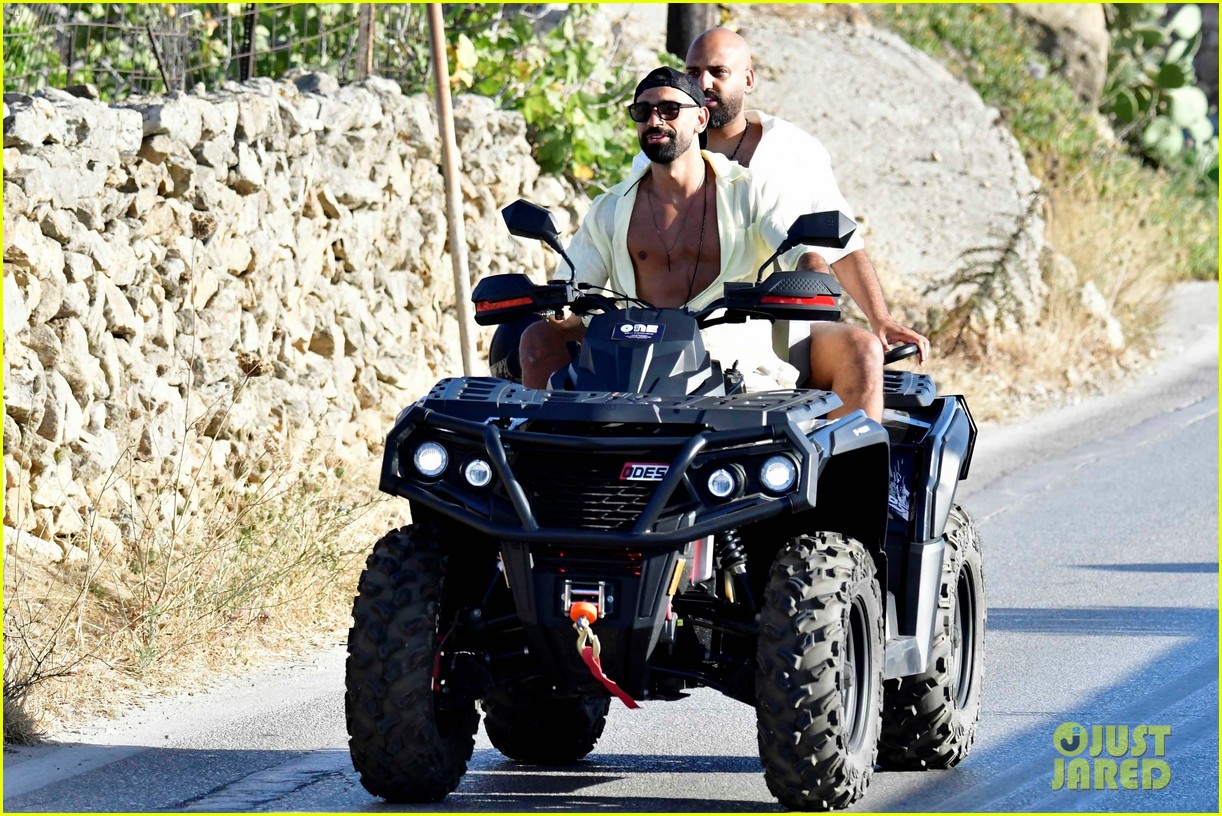 Soccer Star Mohamed Salah Bares Ripped Body at the Beach in Greece ...