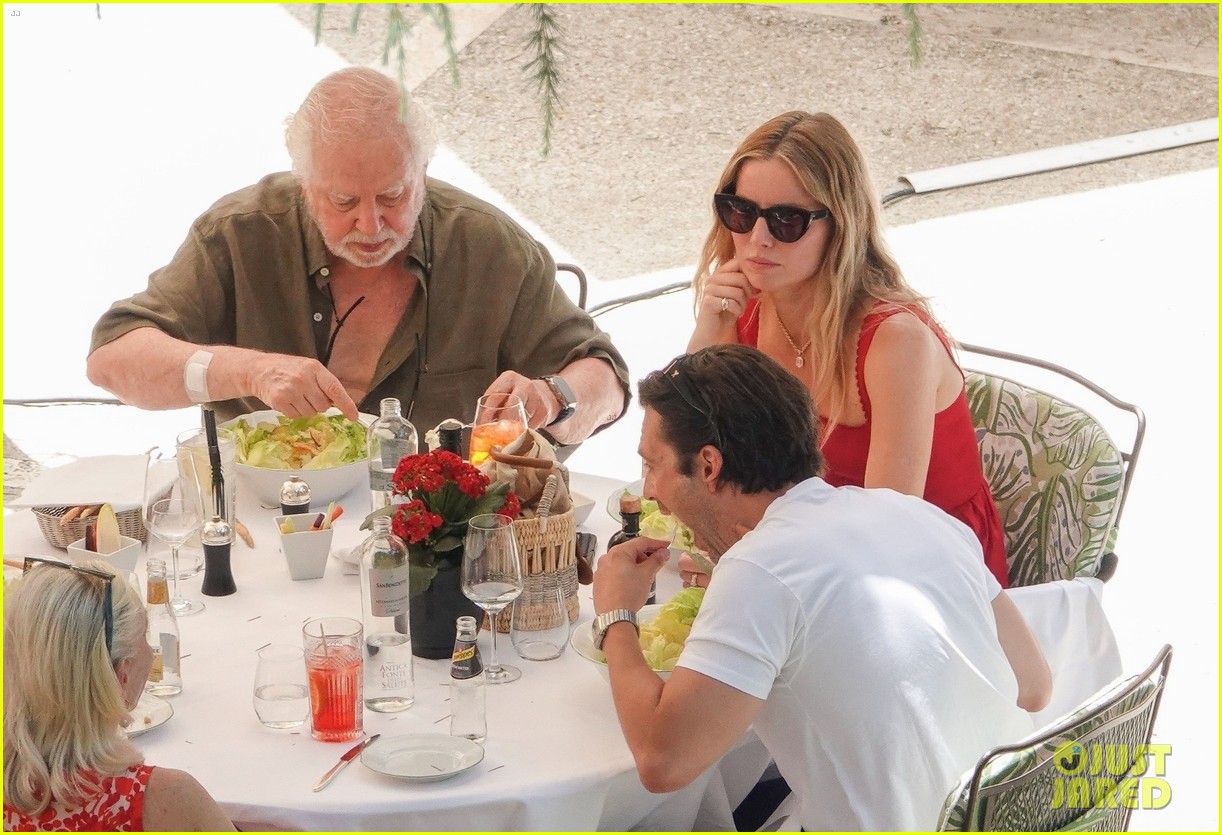 Sebastian Stan & Annabelle Wallis Spotted on Vacation in Italy with Her ...