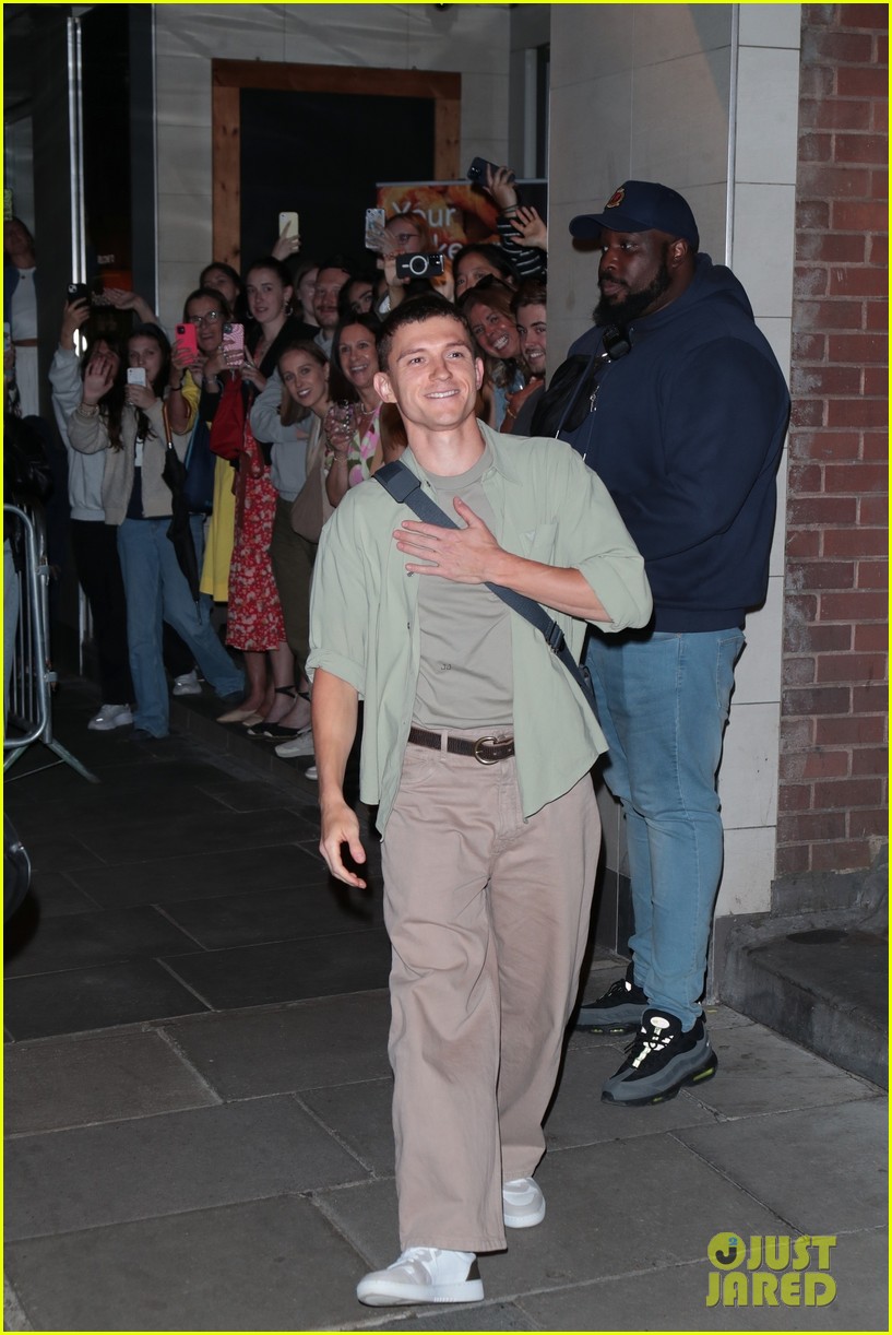 Tom Holland Waves At Fans As He Exits 'Romeo & Juliet' Performance ...