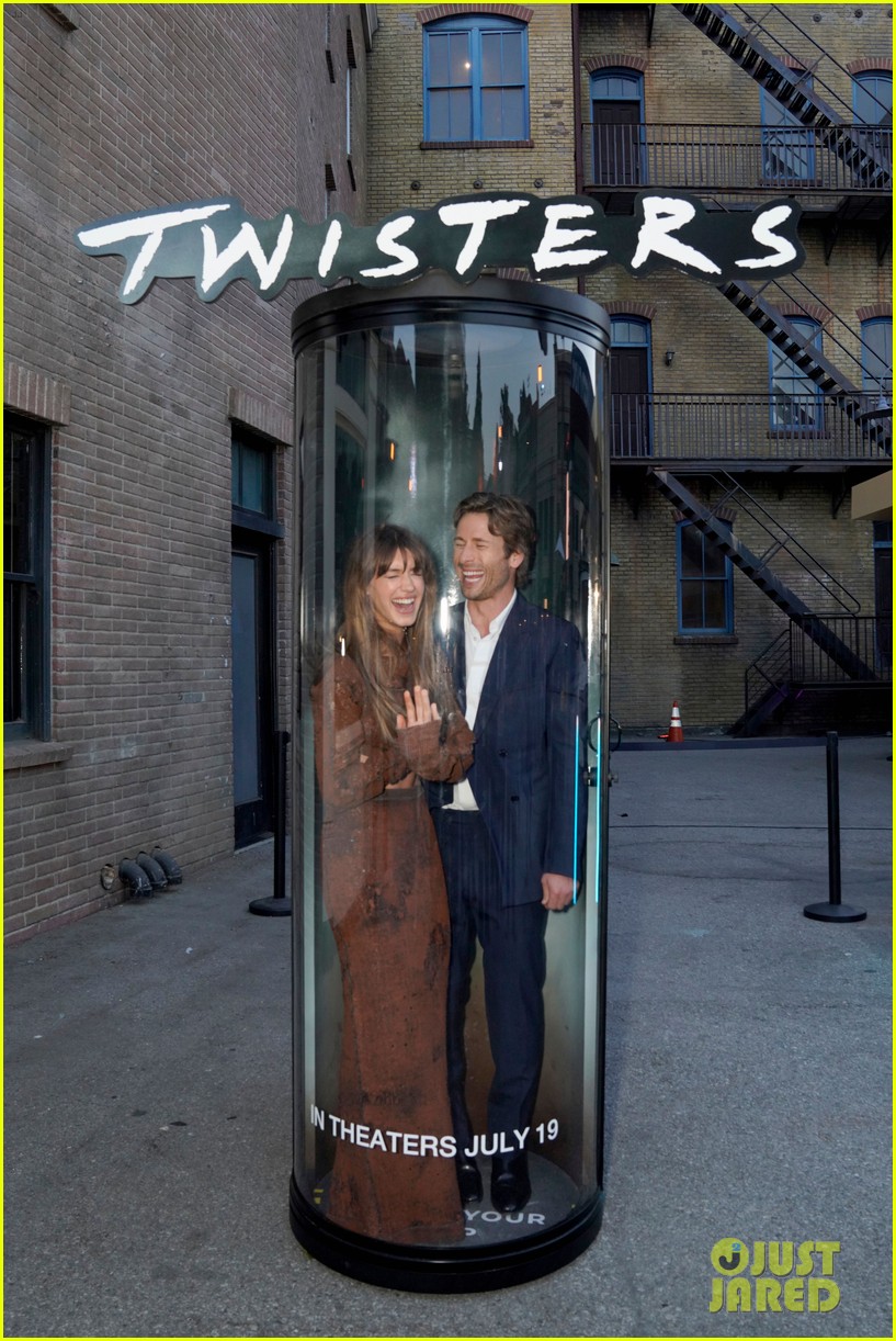 Twisters' Daisy Edgar-Jones, Glen Powell & Anthony Ramos Take On Viral ...