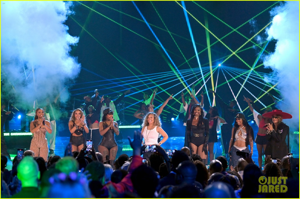 Teyana Taylor, Keke Palmer, Chlöe & More Honor Usher With Lifetime Achievement Award Performance ...