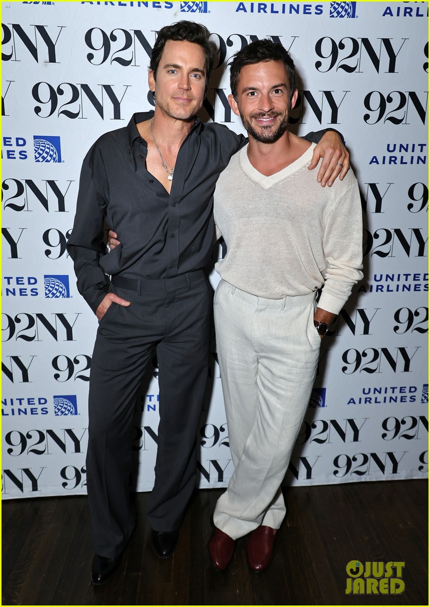 Jonathan Bailey Wears Affordable Banana Republic Outfit for Latest ...