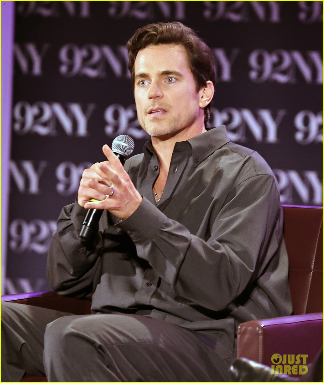 Jonathan Bailey Wears Affordable Banana Republic Outfit for Latest ...