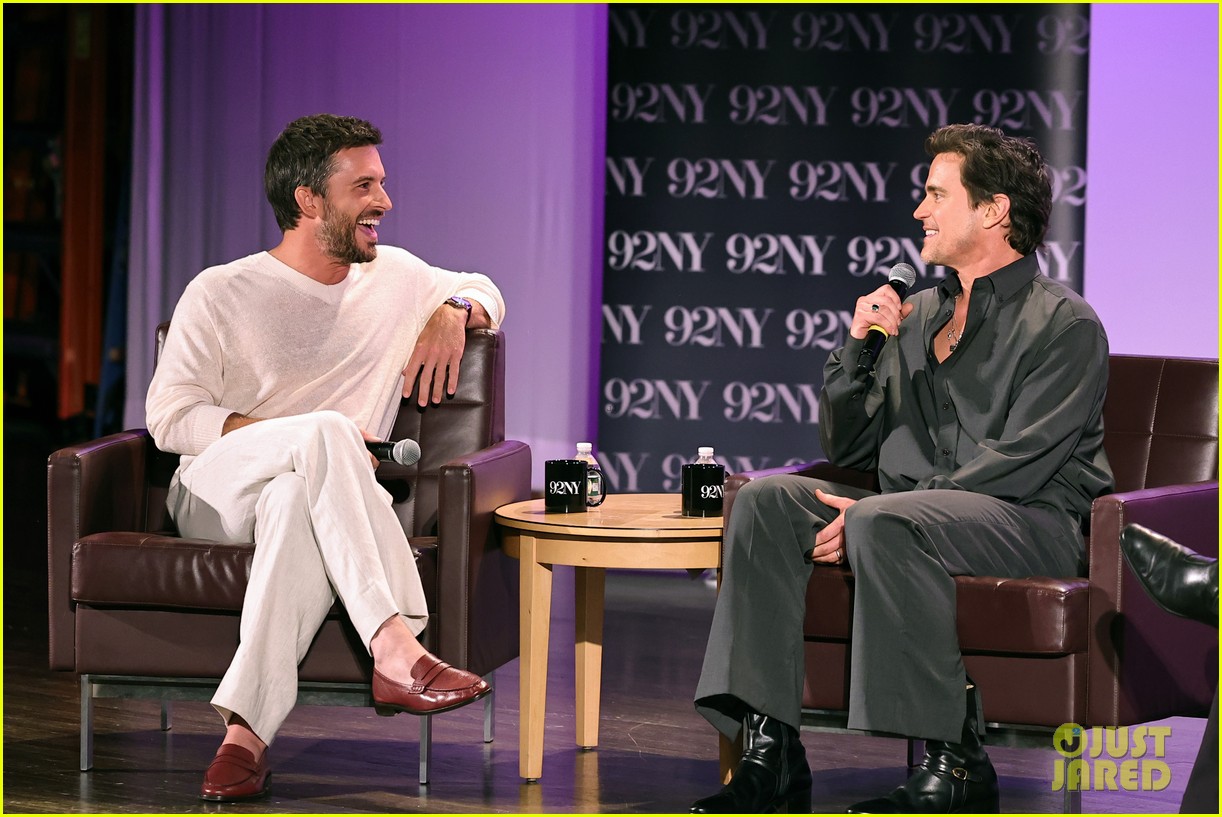 Jonathan Bailey Wears Affordable Banana Republic Outfit for Latest ...