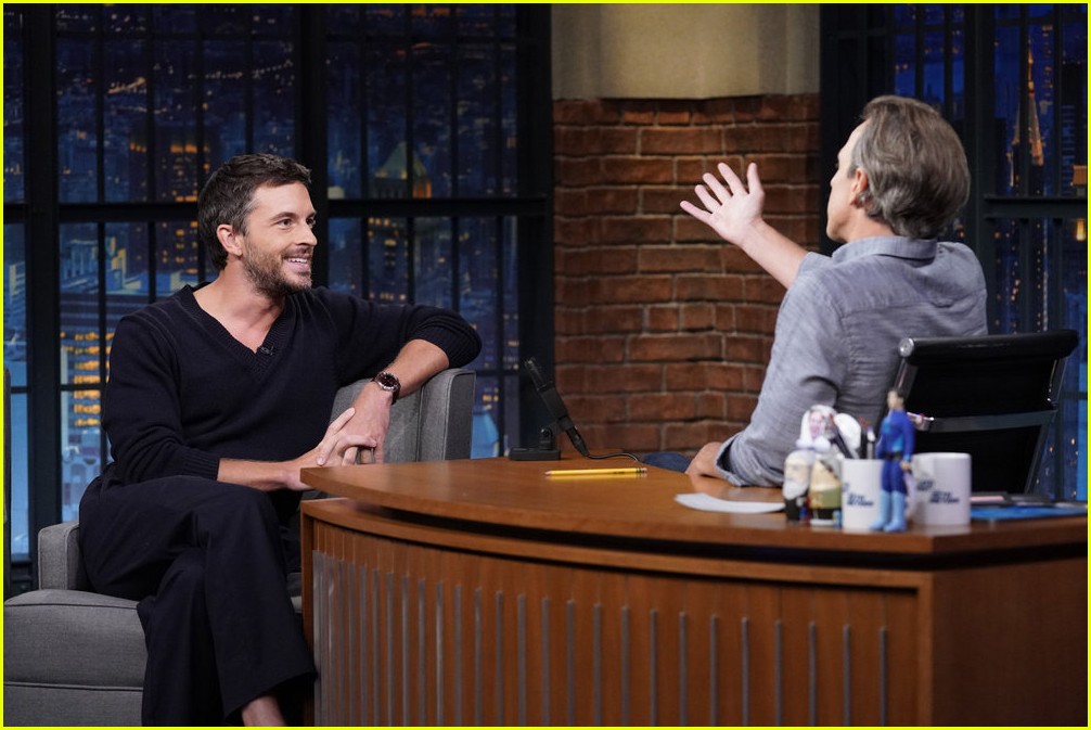 Jonathan Bailey Talks Wearing a Prosthetic Member in 'Fellow Travelers ...