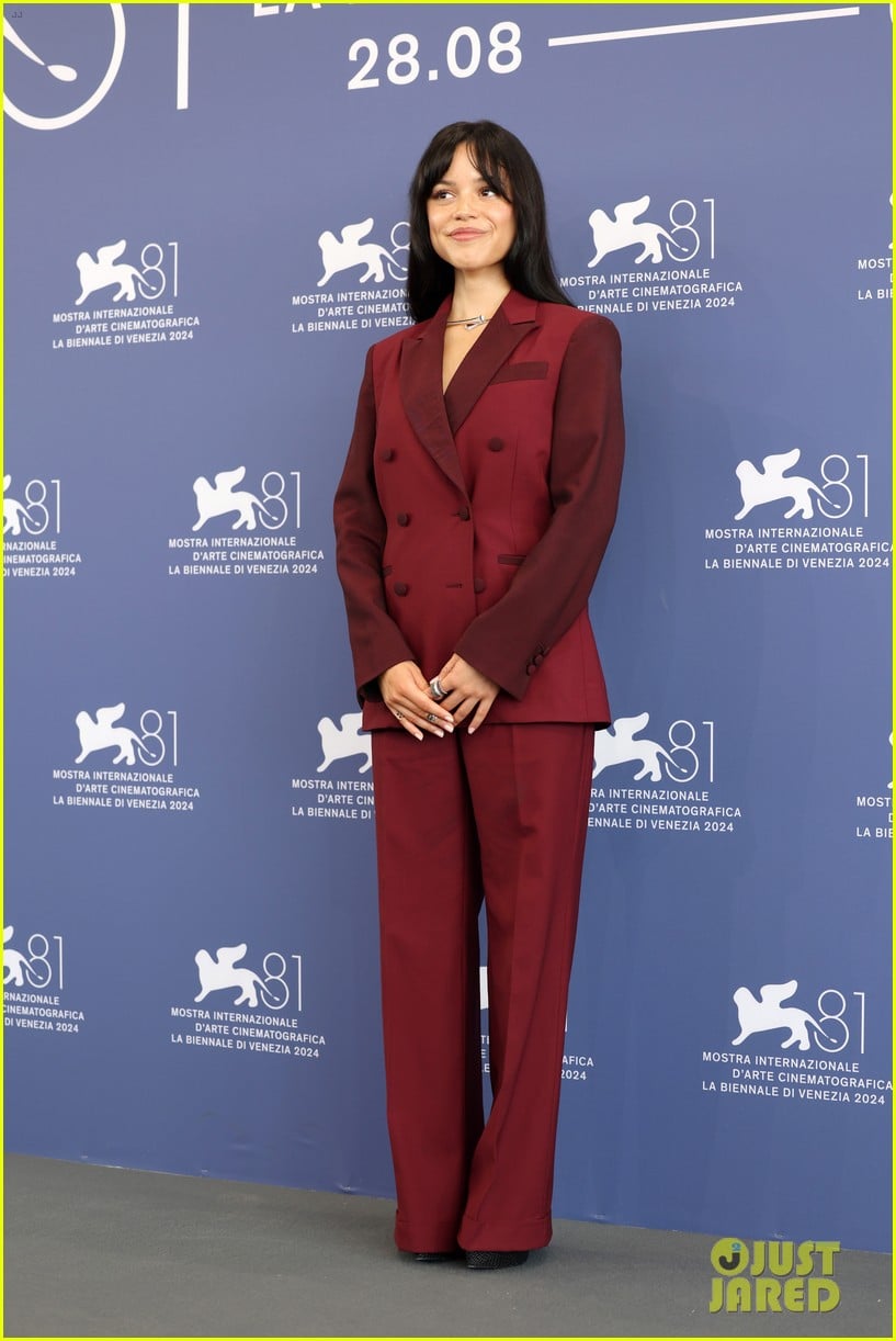 Jenna Ortega, Winona Ryder, & Catherine O'Hara Arrive to 'Beetlejuice Beetlejuice' Venice Photo ...