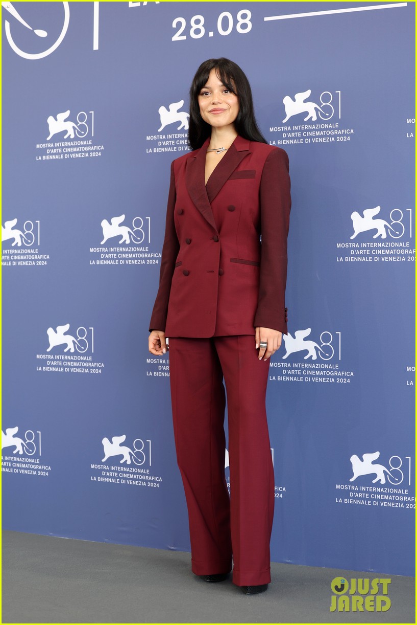 Jenna Ortega, Winona Ryder, & Catherine O'Hara Arrive to 'Beetlejuice Beetlejuice' Venice Photo ...