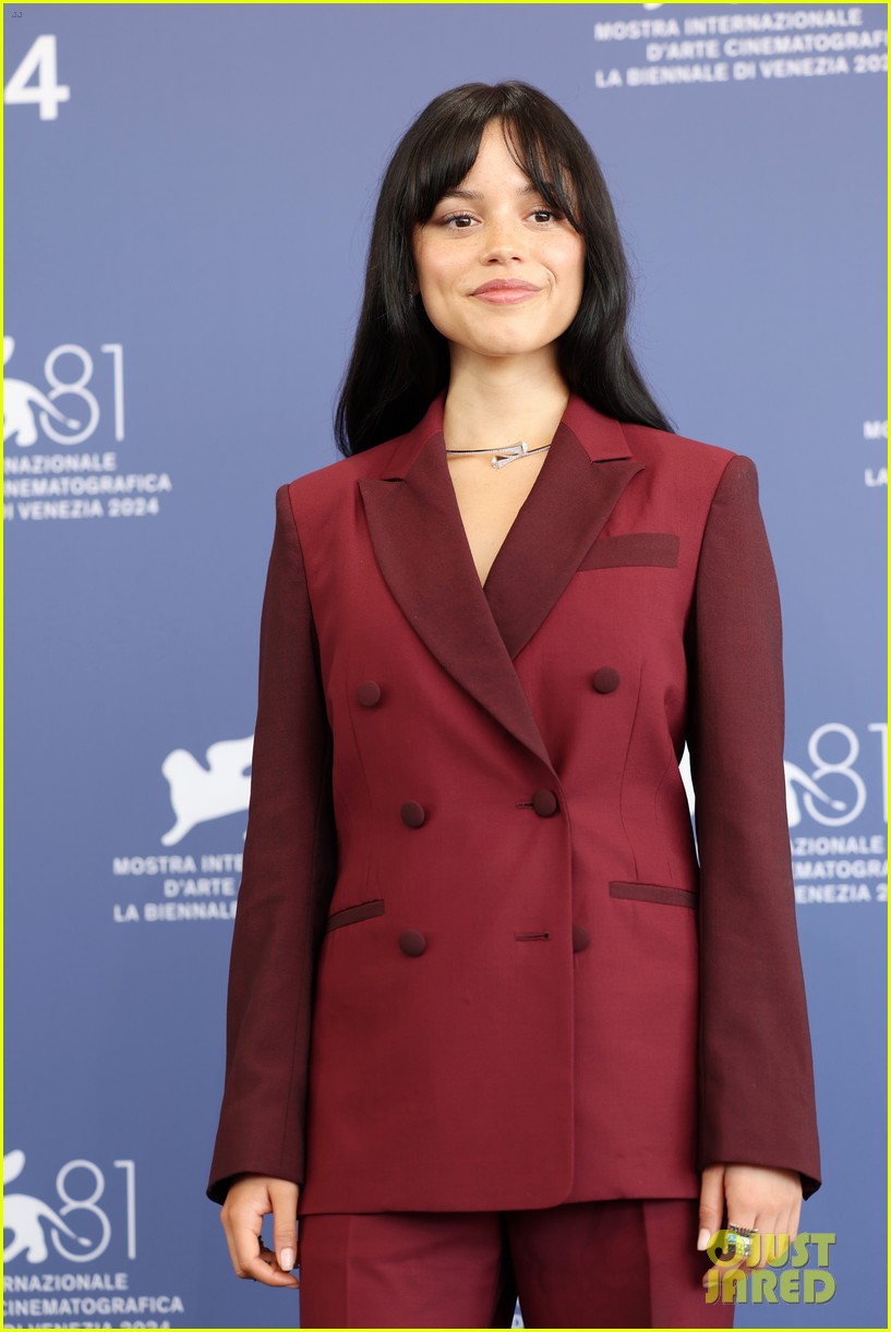 Jenna Ortega, Winona Ryder, & Catherine O'Hara Arrive to 'Beetlejuice Beetlejuice' Venice Photo ...