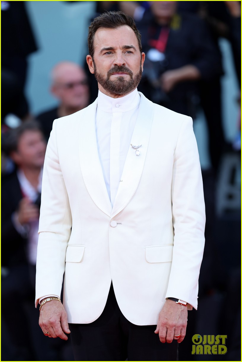 Jenna Ortega Pays Homage to Lydia Deetz's Red Dress at 'Beetlejuice ...