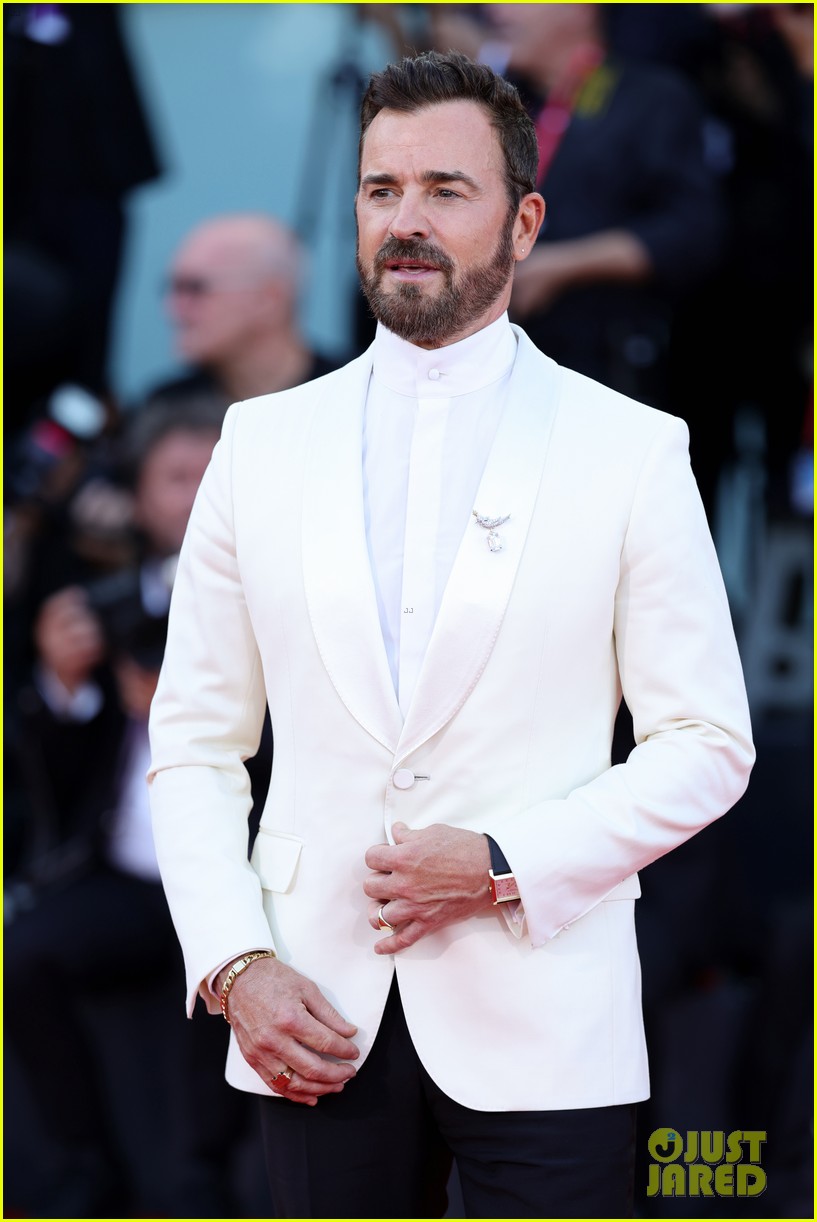 Jenna Ortega Pays Homage to Lydia Deetz's Red Dress at 'Beetlejuice ...