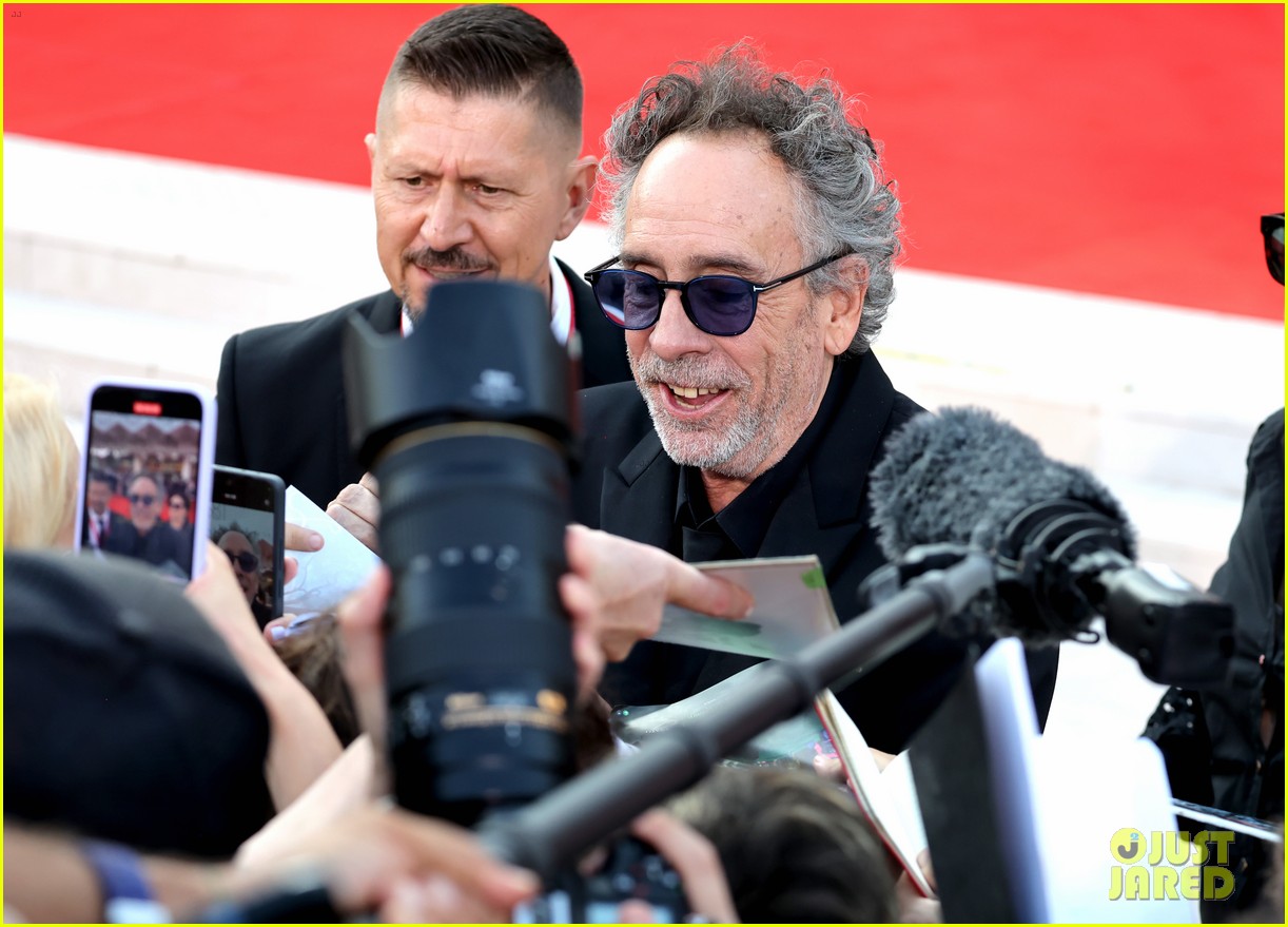 Jenna Ortega Pays Homage to Lydia Deetz's Red Dress at 'Beetlejuice ...