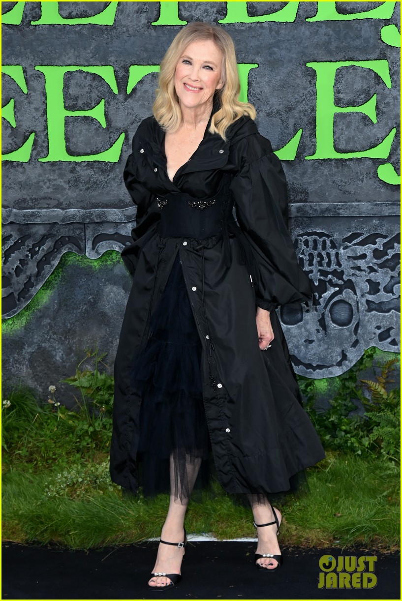 Justin Thereoux is Joined by New Fiancee Nicole Brydon Bloom at UK ...