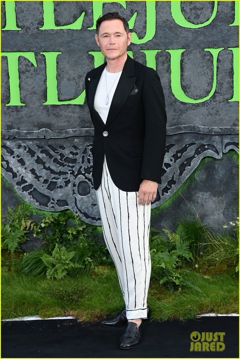 Justin Thereoux is Joined by New Fiancee Nicole Brydon Bloom at UK ...