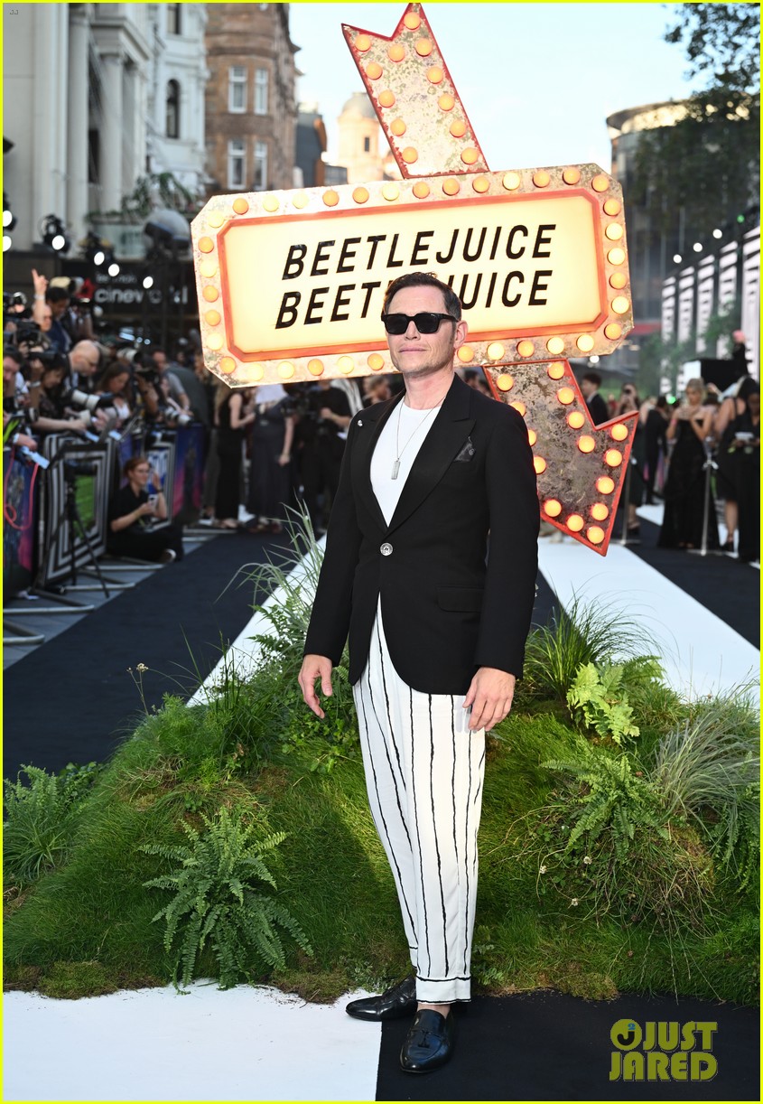 Justin Thereoux is Joined by New Fiancee Nicole Brydon Bloom at UK ...