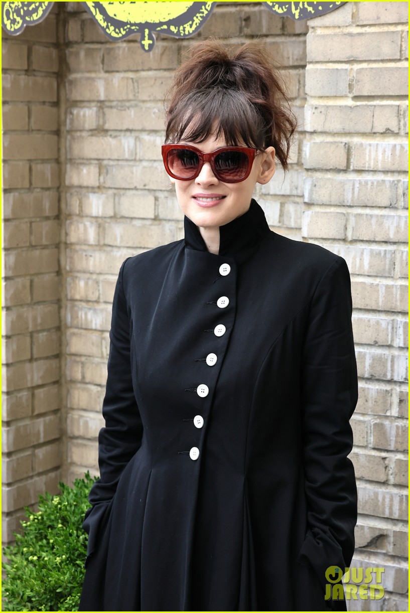 Jenna Ortega Joins Catherine O'Hara, Winona Ryder, & Monica Bellucci at 'Beetlejuice Beetlejuice ...