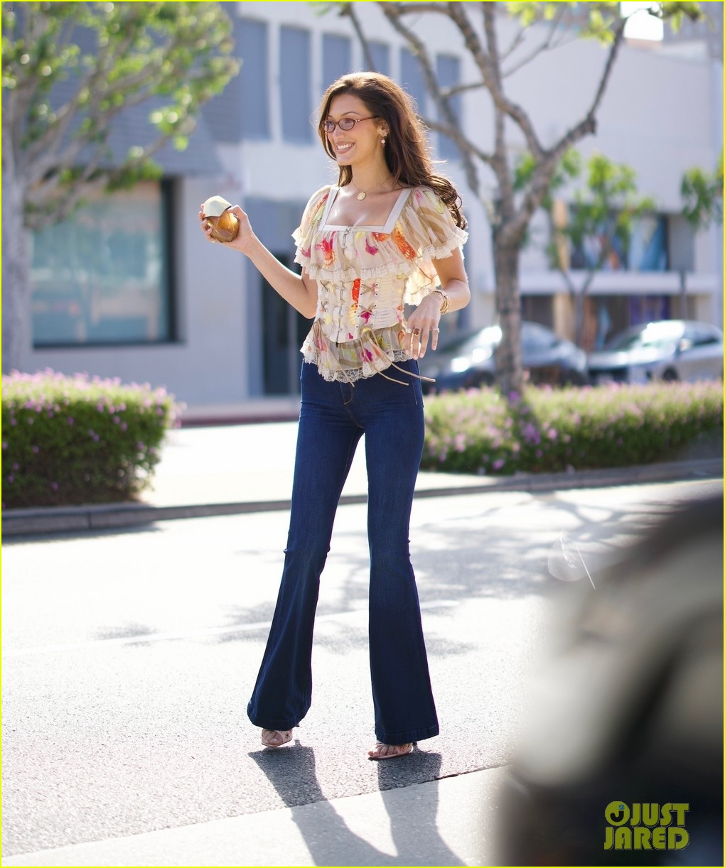 Bella Hadid Steps Out in Los Angeles to Check Out Her New 'Ôrebella ...