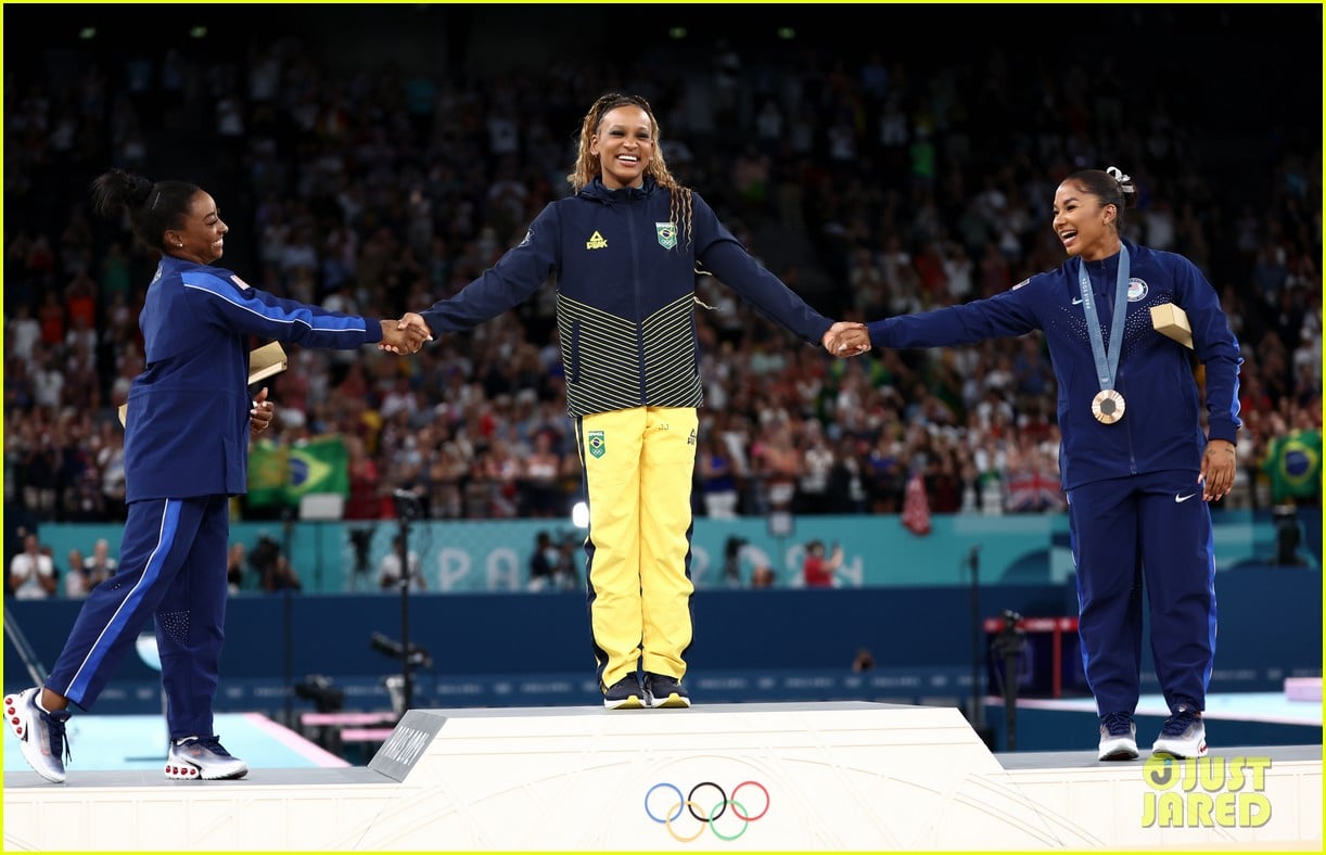 Simone Biles Talks Bowing Down to 'Queen' Rebeca Andrade After ...