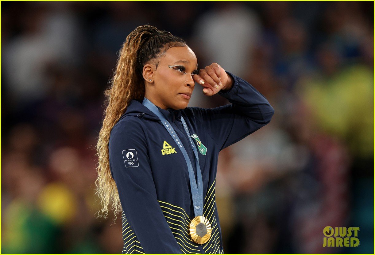 Simone Biles Talks Bowing Down to 'Queen' Rebeca Andrade After ...