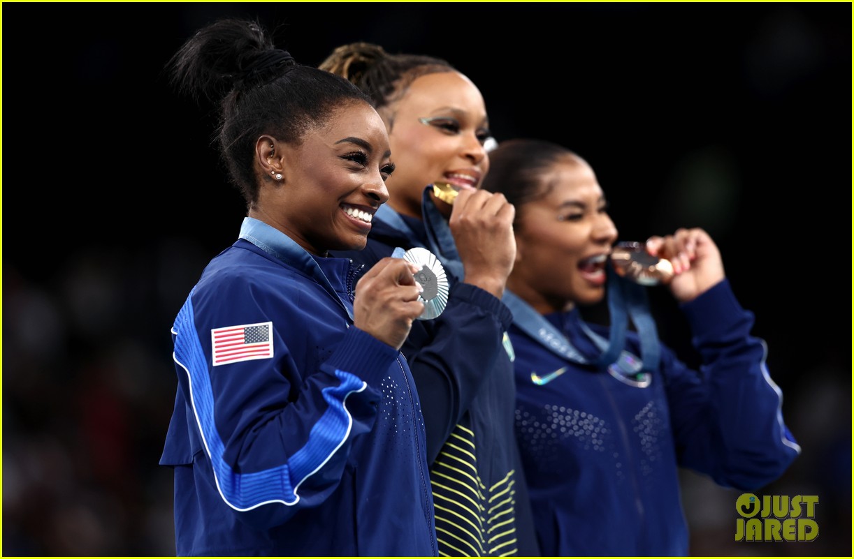 Simone Biles Talks Bowing Down to 'Queen' Rebeca Andrade After ...