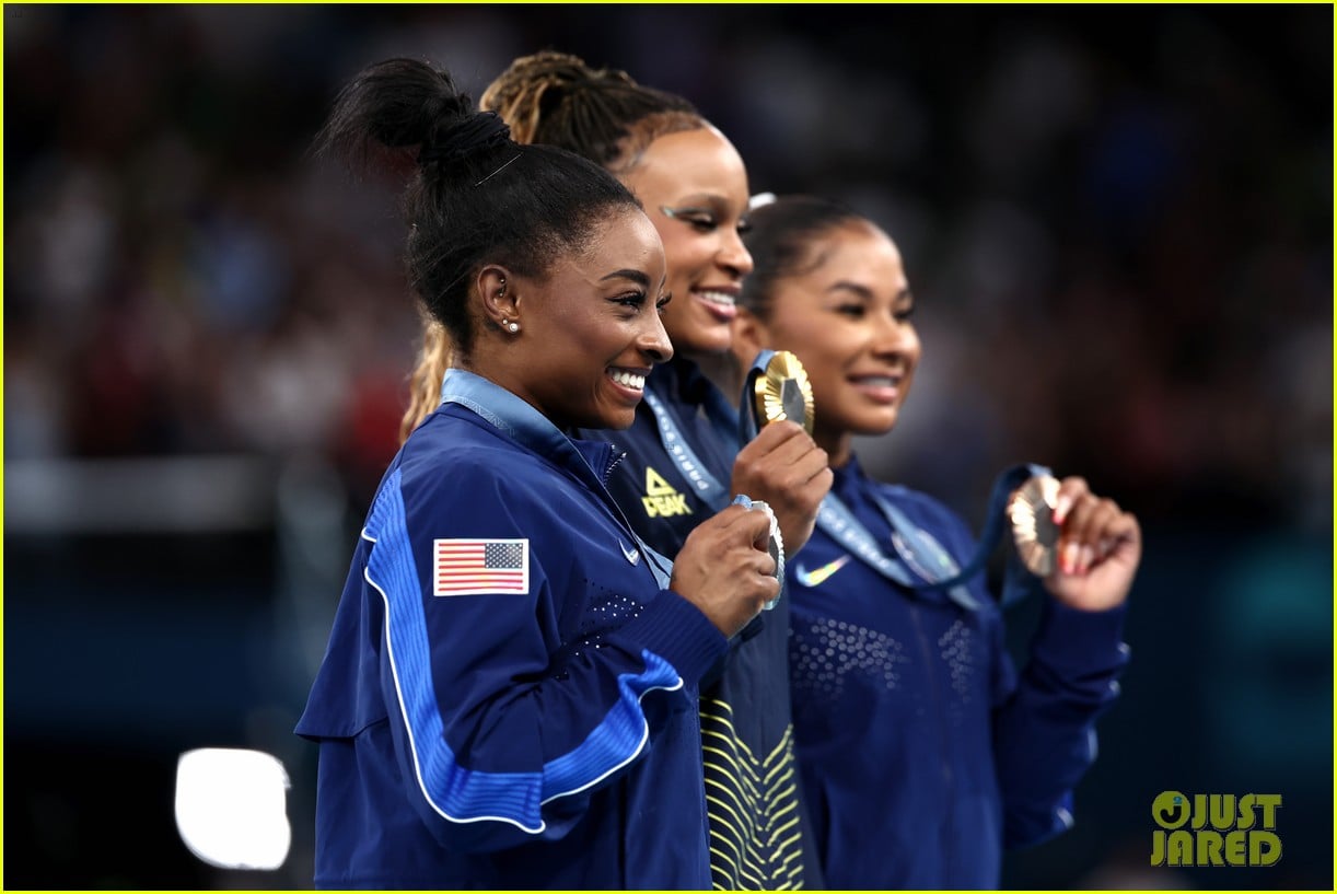 Simone Biles Talks Bowing Down to 'Queen' Rebeca Andrade After ...