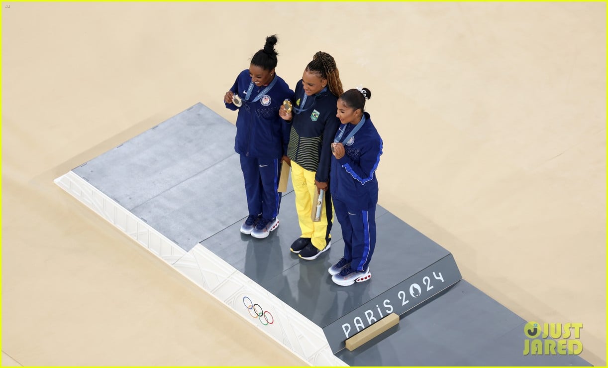 Simone Biles Talks Bowing Down to 'Queen' Rebeca Andrade After ...