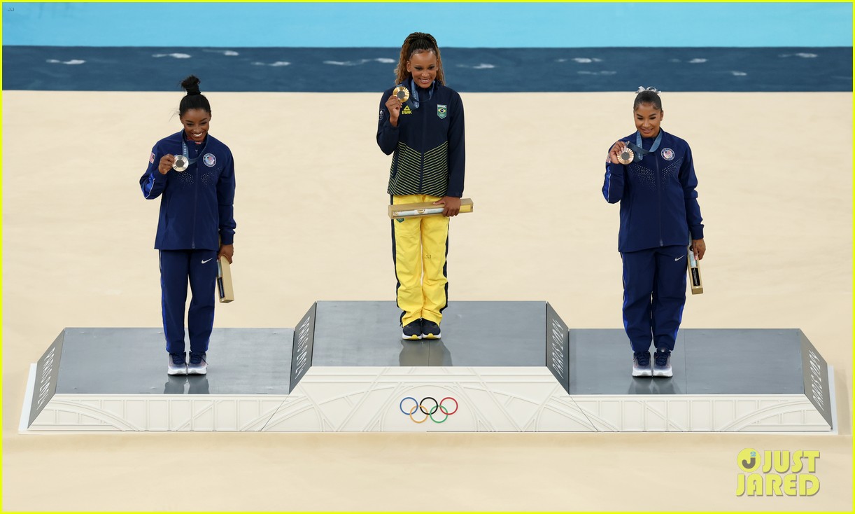 Simone Biles Talks Bowing Down to 'Queen' Rebeca Andrade After ...