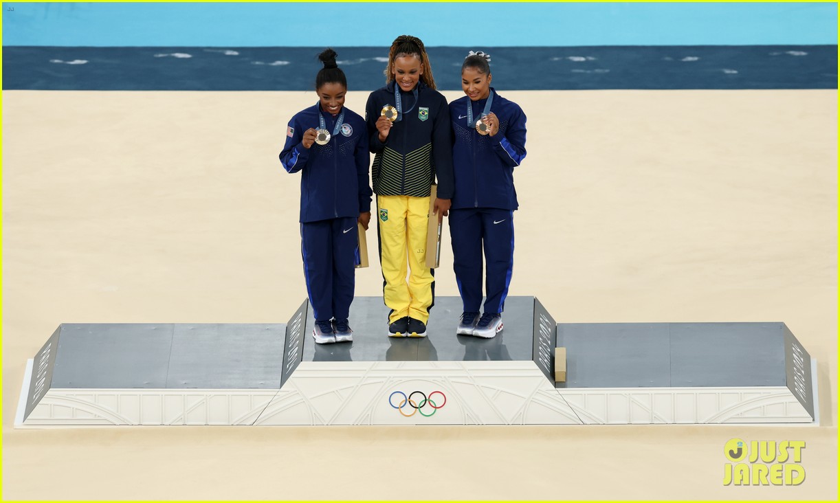 Simone Biles Talks Bowing Down to 'Queen' Rebeca Andrade After ...