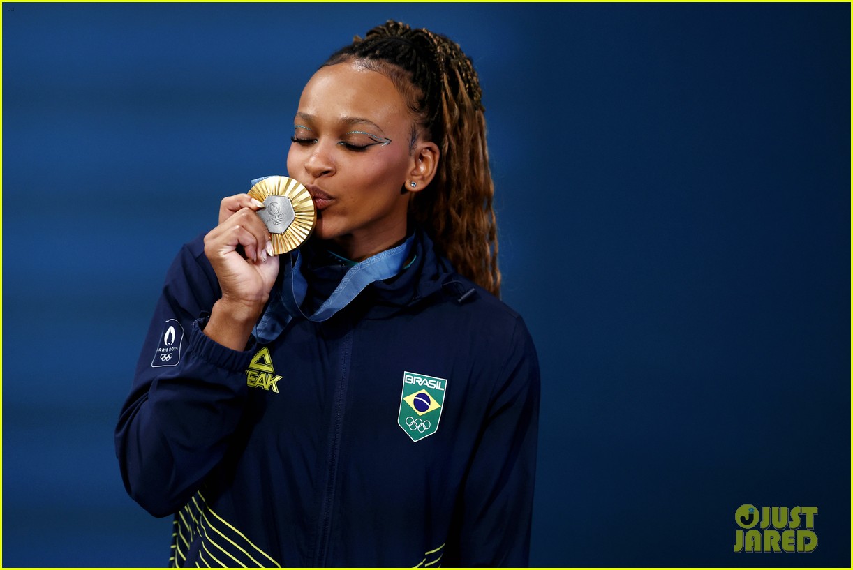 Simone Biles Talks Bowing Down to 'Queen' Rebeca Andrade After ...