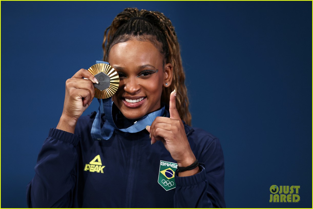 Simone Biles Talks Bowing Down to 'Queen' Rebeca Andrade After ...