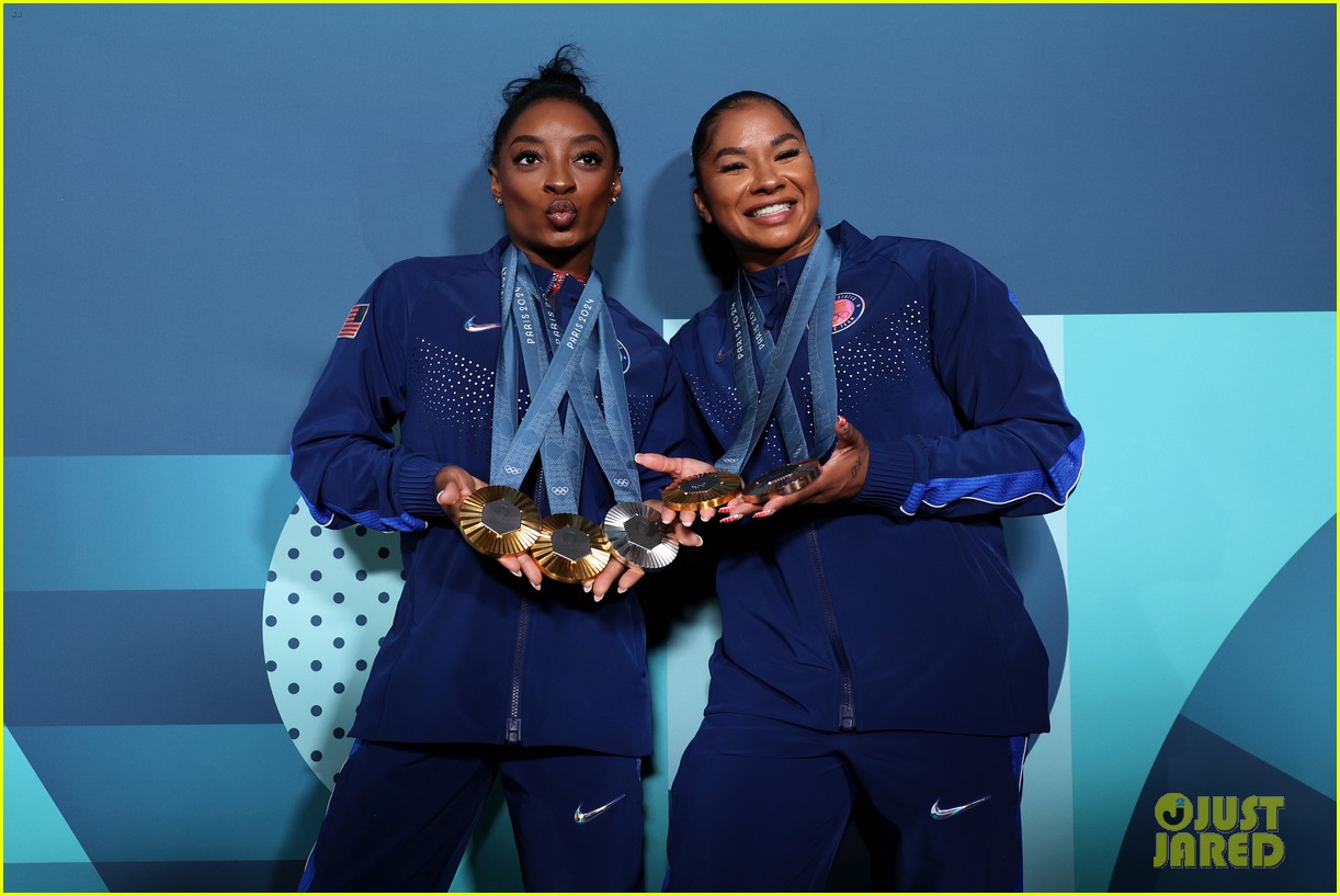 Simone Biles Talks Bowing Down to 'Queen' Rebeca Andrade After ...