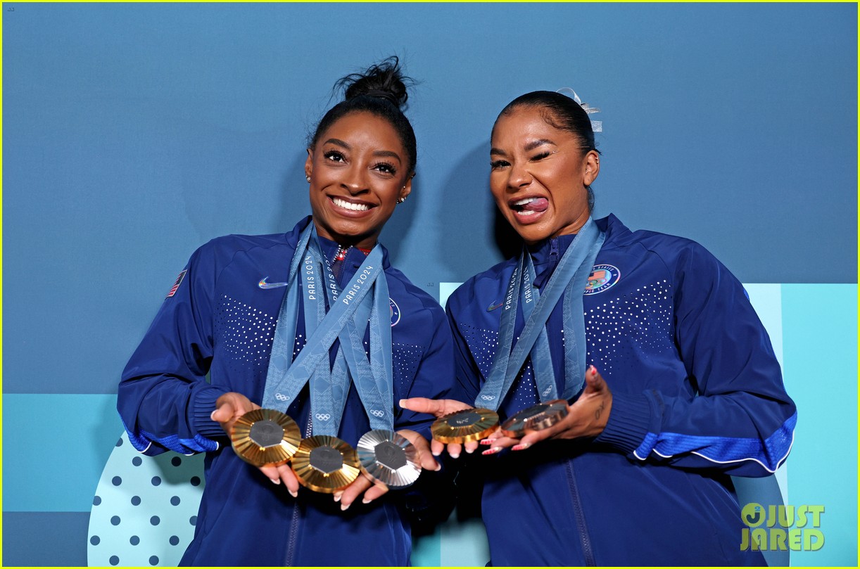 Simone Biles Talks Bowing Down to 'Queen' Rebeca Andrade After ...