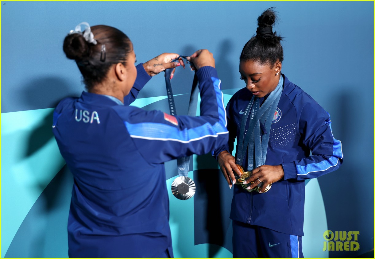 Simone Biles Talks Bowing Down to 'Queen' Rebeca Andrade After ...