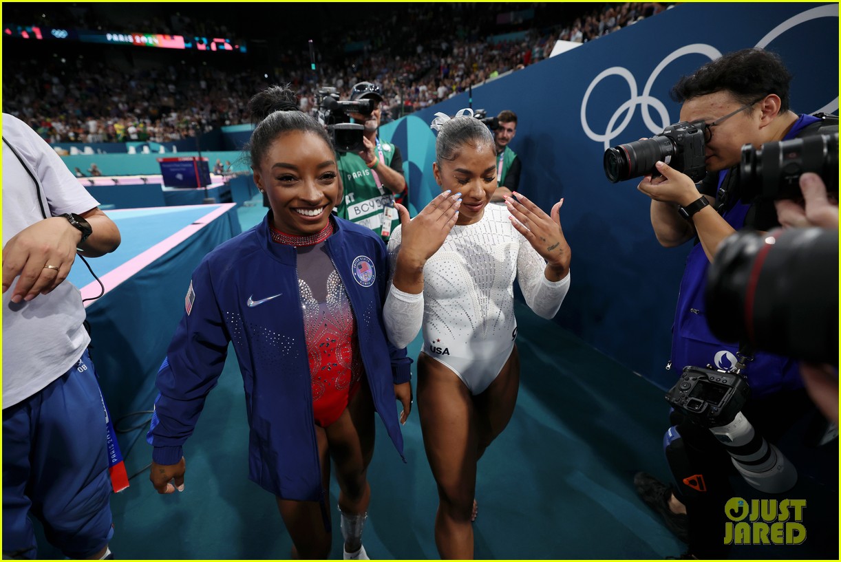 Simone Biles Talks Bowing Down to 'Queen' Rebeca Andrade After ...