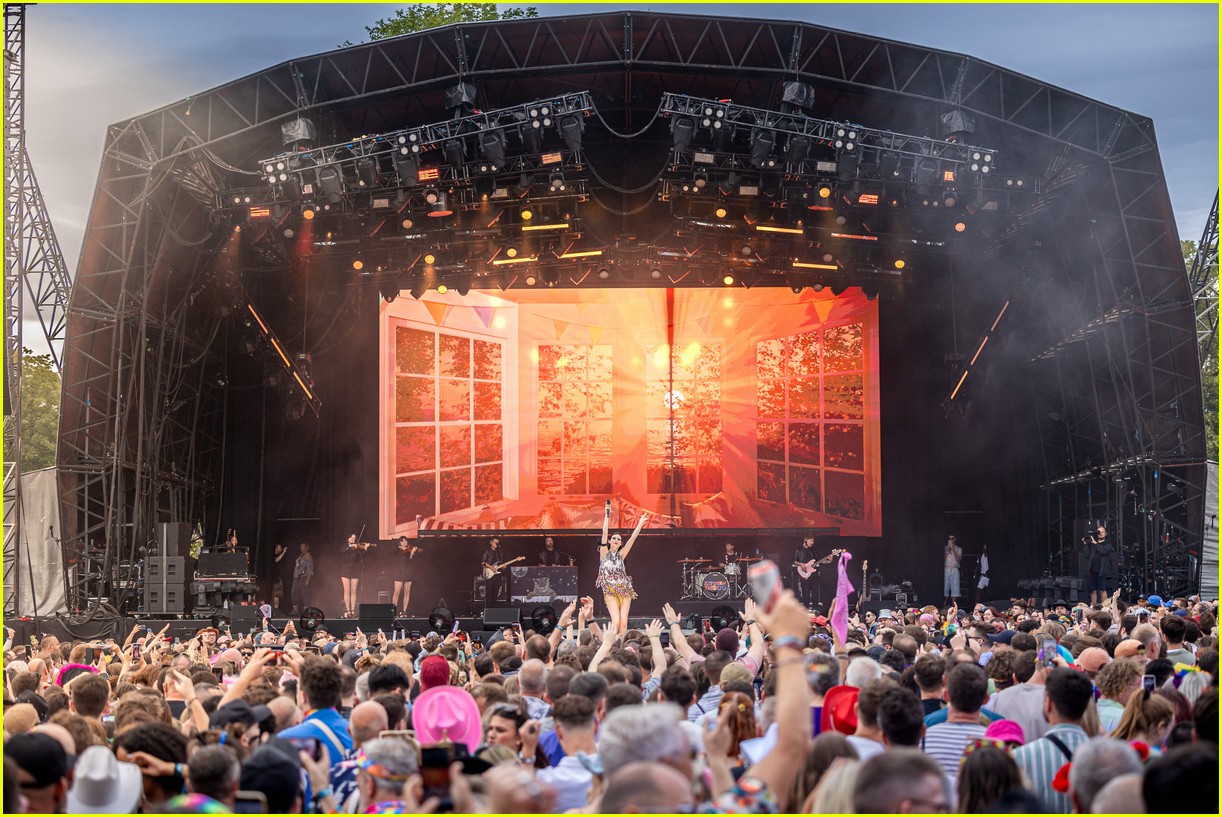 Girls Aloud & Sophie Ellis-Bextor Perform at Brighton & Hove Pride 2024 ...