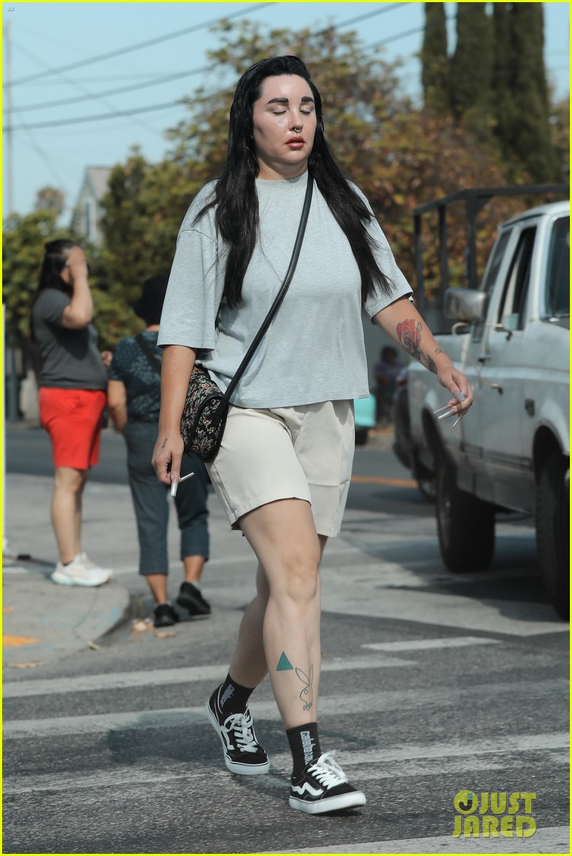 Amanda Bynes Spotted with New Look During Rare Sighting in L.A.: Photo ...