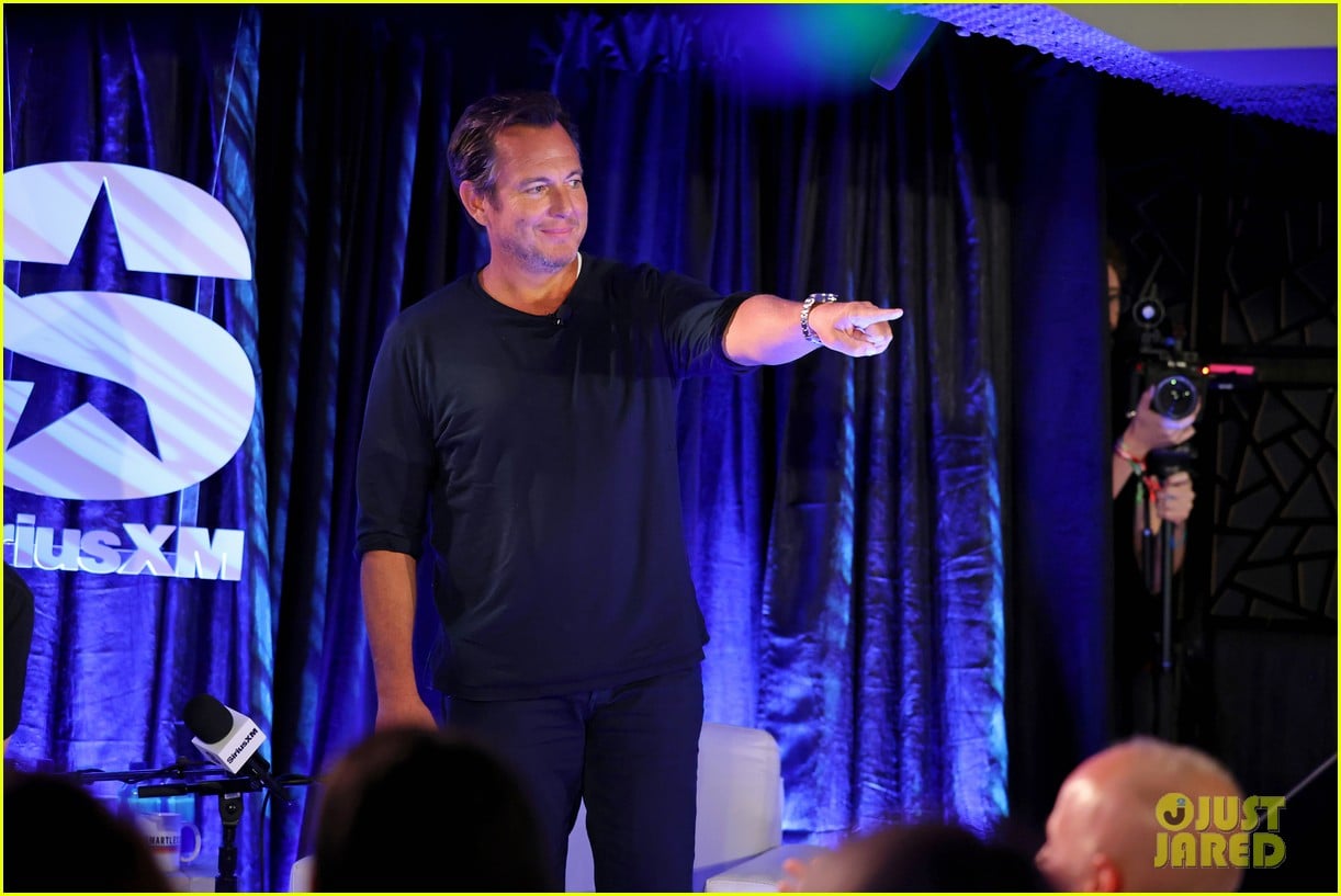 Bradley Cooper, Jon Hamm, & More Stars Attend 'SmartLess' Podcast ...