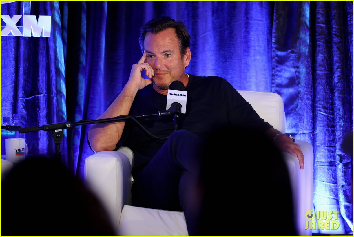 Bradley Cooper, Jon Hamm, & More Stars Attend 'SmartLess' Podcast ...