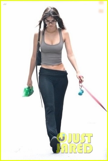 Emily Ratajkowski Blasts the Anonymous Man Who Catcalled Her, Reminding ...