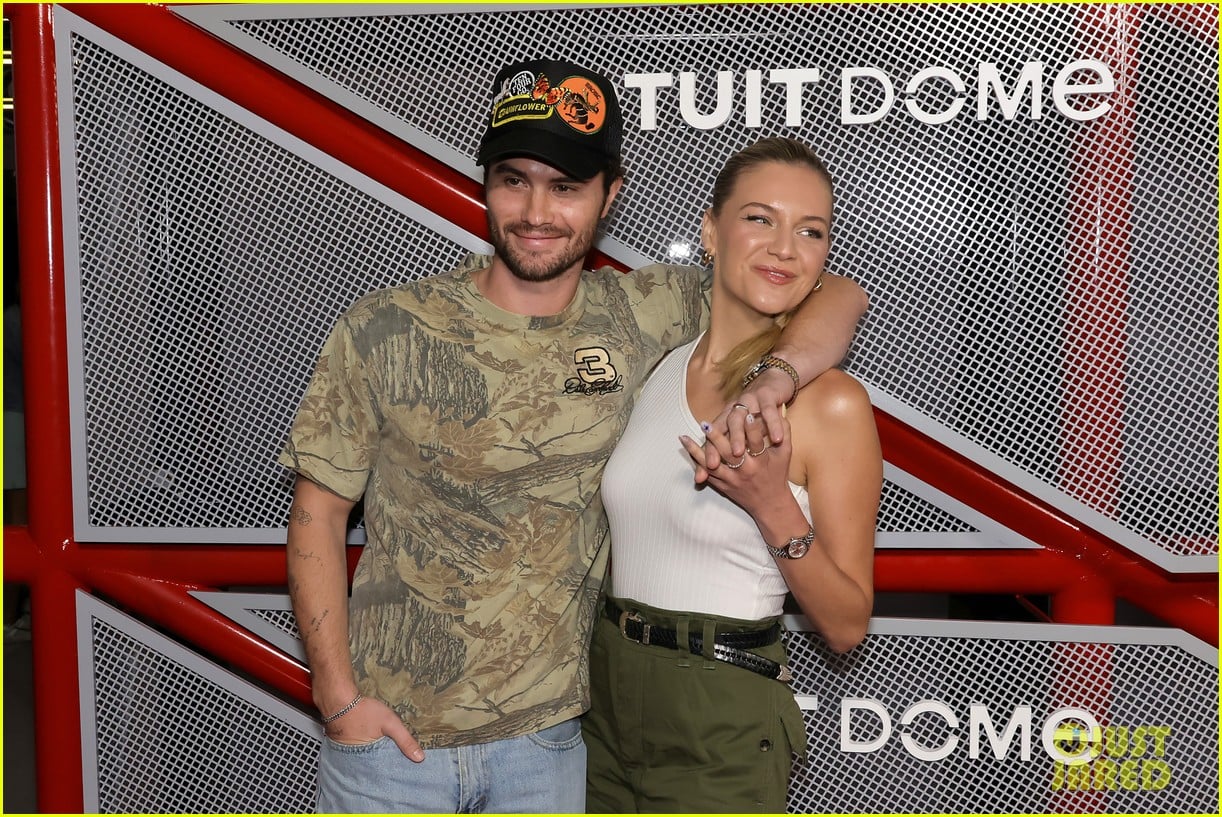 Meghan Trainor & Husband Daryl Sabara Make Rare Red Carpet Appearance ...