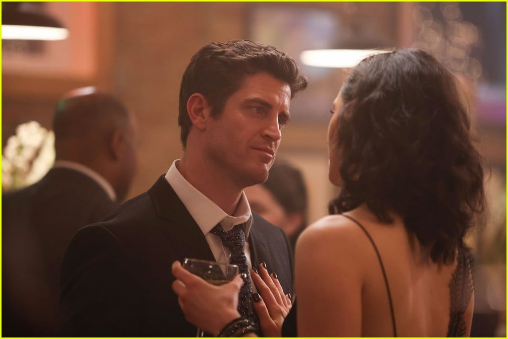 Chicago Fire's Jake Lockett, Who Plays Sam Carver, Promoted to Series ...