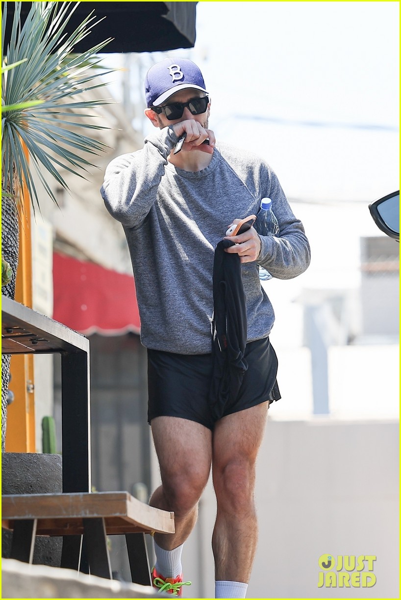 Jake Gyllenhaal Spotted in Short Shorts After Workout with Girlfriend ...