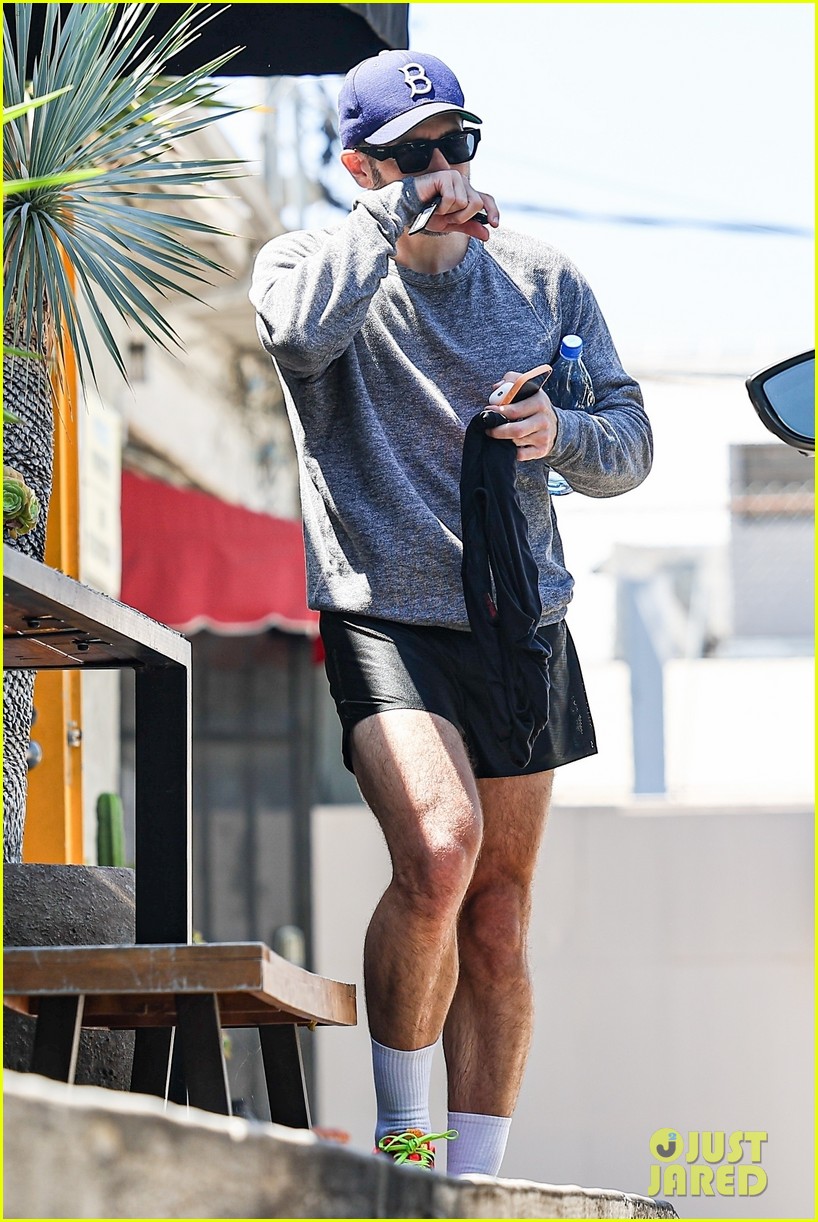 Jake Gyllenhaal Spotted in Short Shorts After Workout with Girlfriend ...